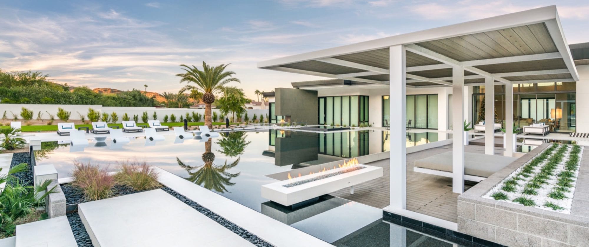 Infinity Edge Pool & Modern Perimeter Overflow Spa | Paradise Valley ...