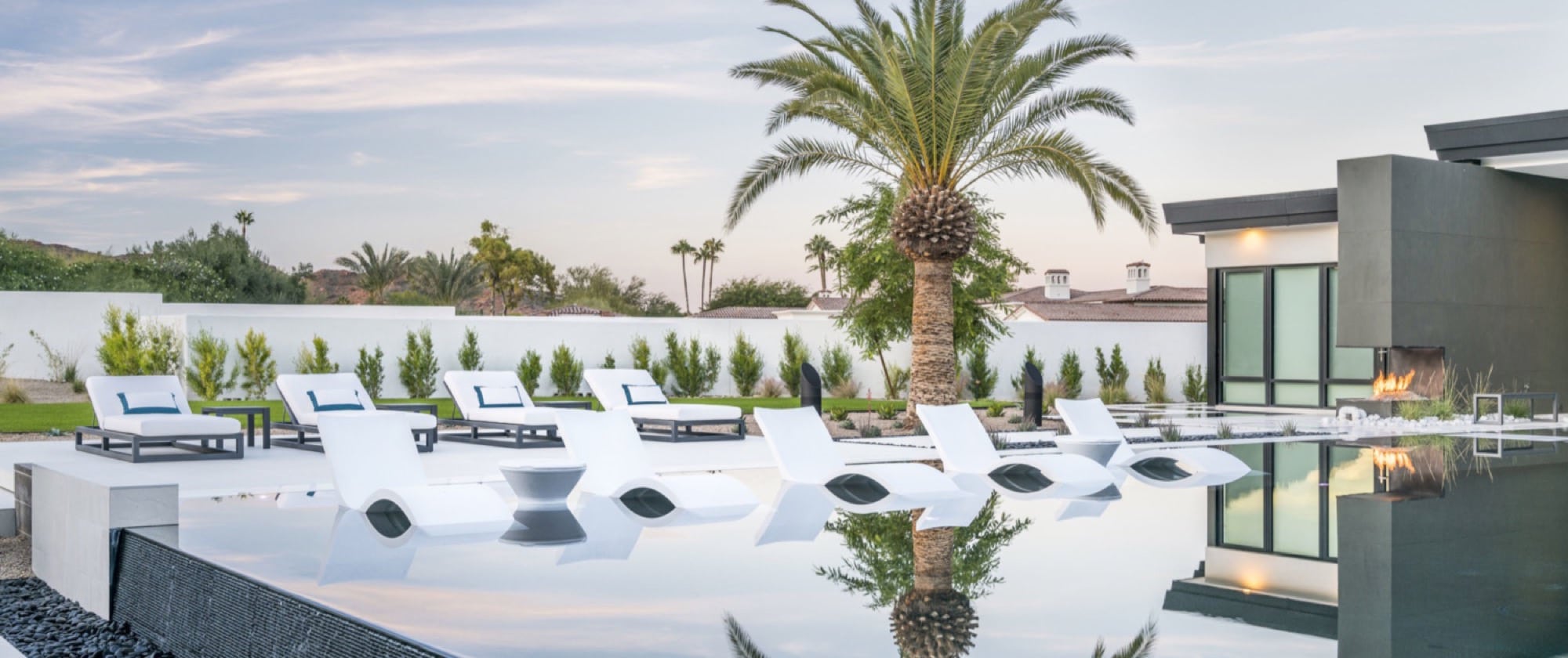 Infinity Edge Pool & Modern Perimeter Overflow Spa | Paradise Valley ...