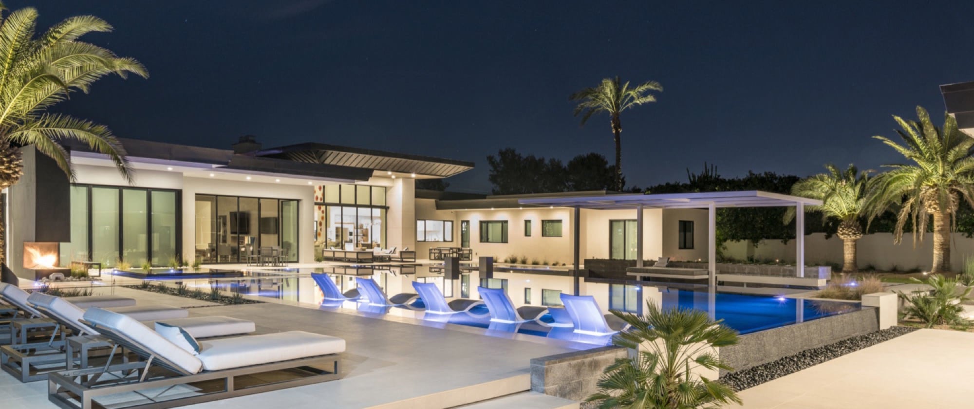 Infinity Edge Pool & Modern Perimeter Overflow Spa | Paradise Valley ...