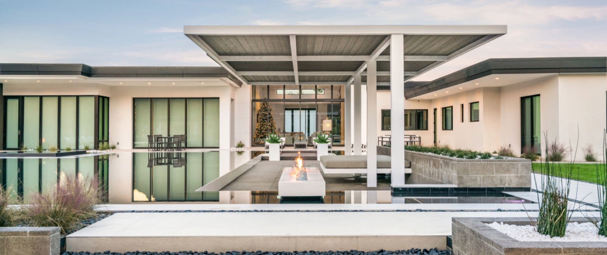 Infinity Edge Pool & Modern Perimeter Overflow Spa | Paradise Valley ...