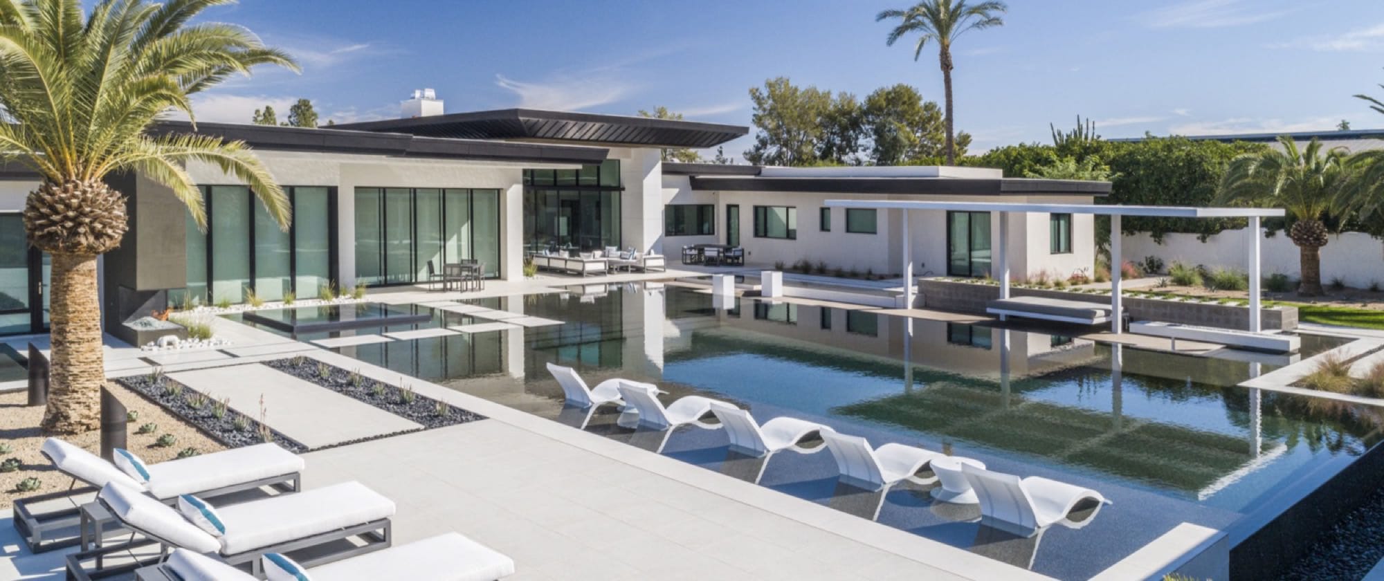 Infinity Edge Pool & Modern Perimeter Overflow Spa | Paradise Valley ...